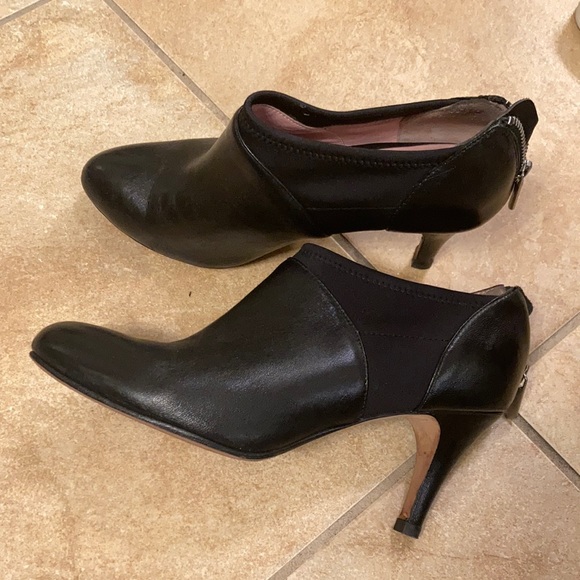 Taryn Rose | Shoes | Taryn Rose Booties 85 | Poshmark